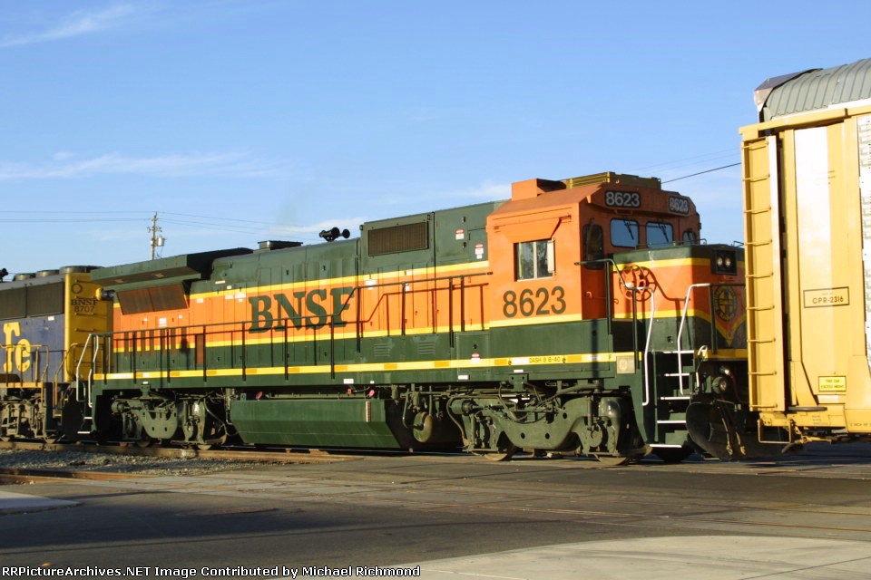 BNSF 8623